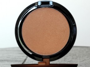 MAC Refined Golden Bronzing Powder Pictures, Swatches, Review